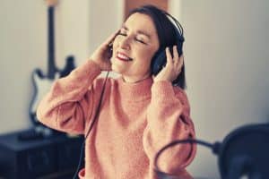 Singing Dream Meaning, Symbolism and Message | Investivate